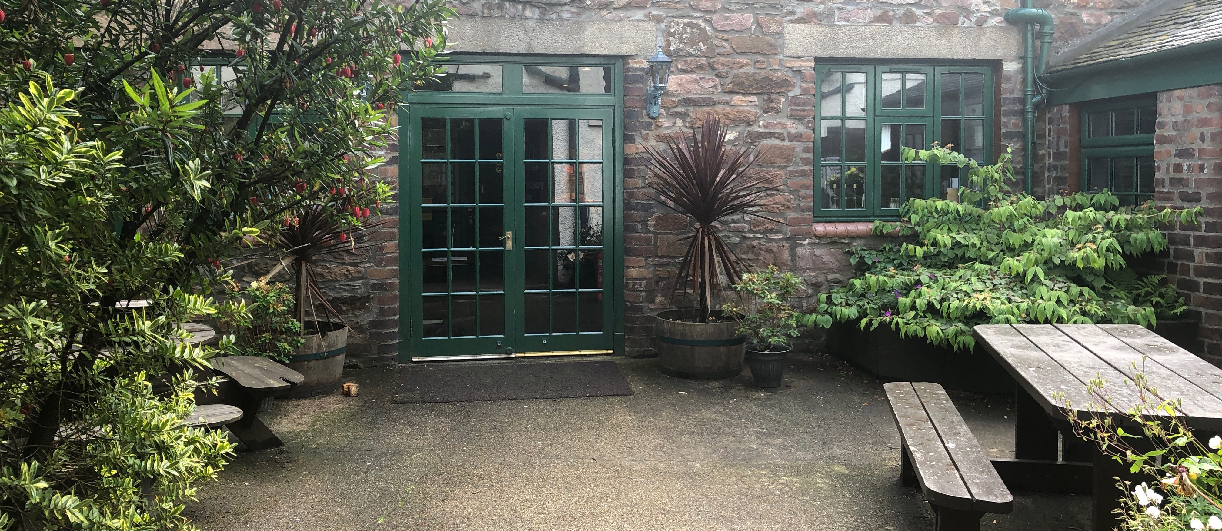 Cadenhead's in the Courtyard - Wm Cadenhead's